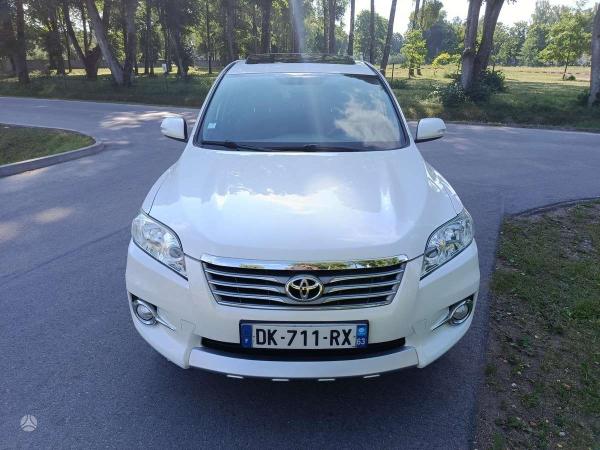 Balts Toyota RAV4 2011 Tauragė, ar dzinēja tilpumu 2.23 L un nobraukumu 230 tūkst. km par 7200 €, foto 4 vietnē AUTOMOTO.COM.LV