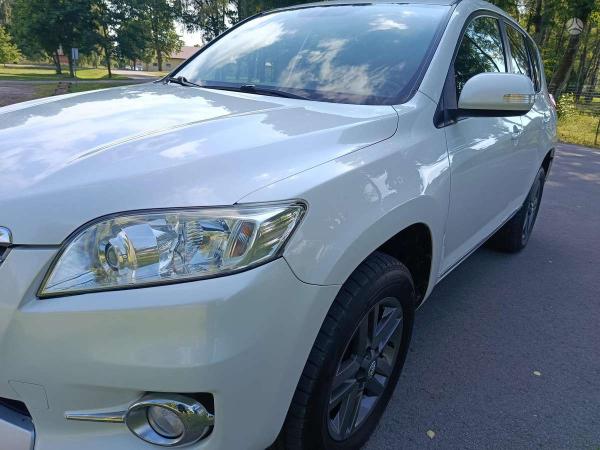 Balts Toyota RAV4 2011 Tauragė, ar dzinēja tilpumu 2.23 L un nobraukumu 230 tūkst. km par 7200 €, foto 5 vietnē AUTOMOTO.COM.LV