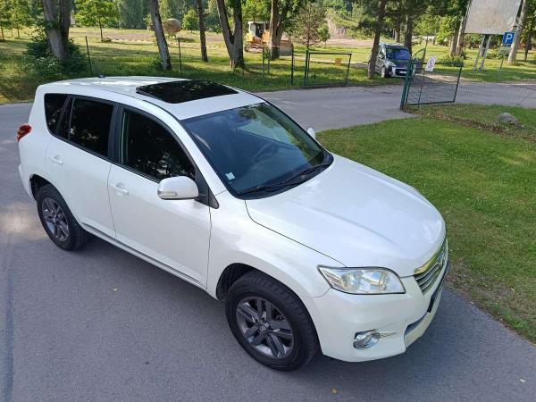 Balts Toyota RAV4 2011 Tauragė, ar dzinēja tilpumu 2.23 L un nobraukumu 230 tūkst. km par 7200 €, foto 6 vietnē AUTOMOTO.COM.LV