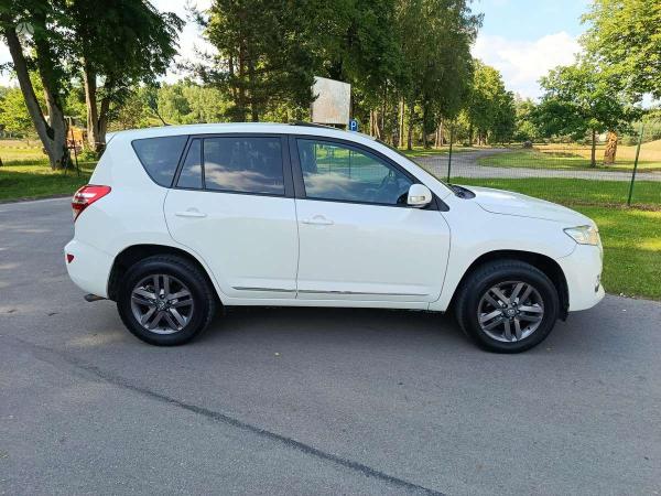 Balts Toyota RAV4 2011 Tauragė, ar dzinēja tilpumu 2.23 L un nobraukumu 230 tūkst. km par 7200 €, foto 7 vietnē AUTOMOTO.COM.LV