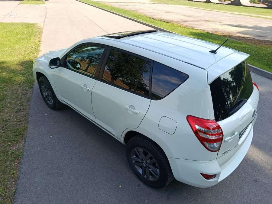 Balts Toyota RAV4 2011 Tauragė, ar dzinēja tilpumu 2.23 L un nobraukumu 230 tūkst. km par 7200 €, foto 13 vietnē AUTOMOTO.COM.LV