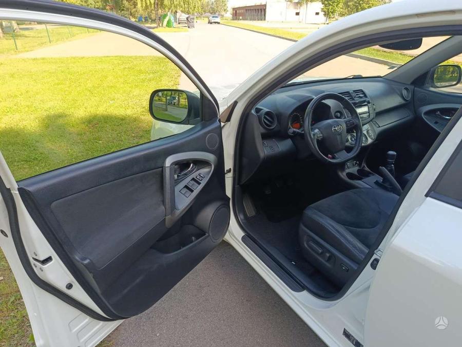 Balts Toyota RAV4 2011 Tauragė, ar dzinēja tilpumu 2.23 L un nobraukumu 230 tūkst. km par 7200 €, foto 15 vietnē AUTOMOTO.COM.LV