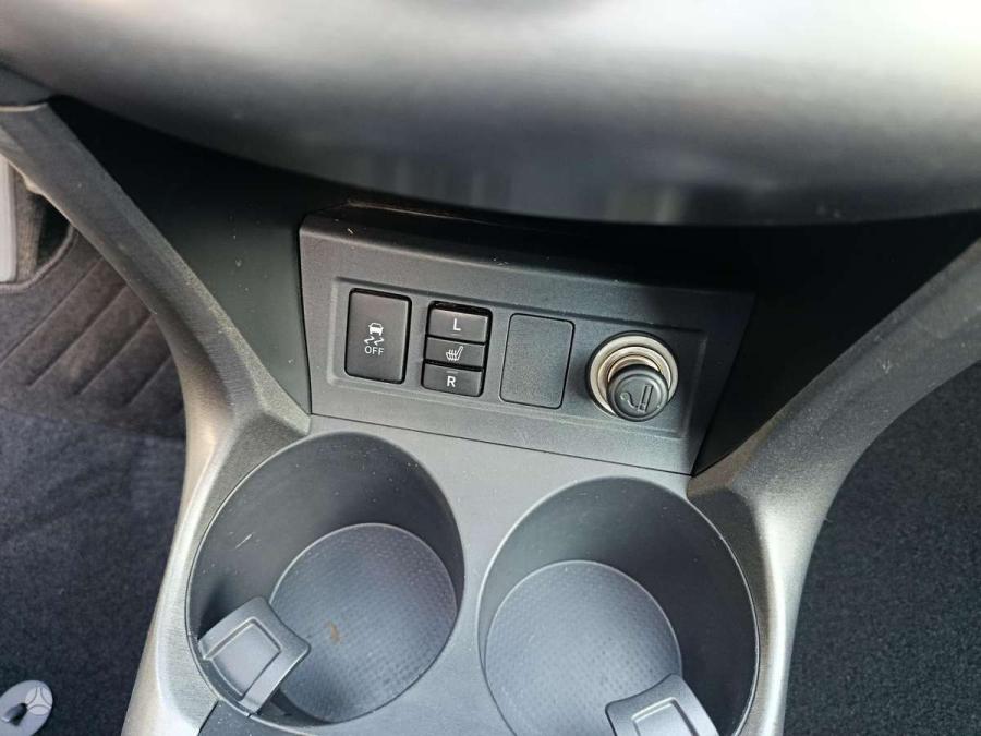Balts Toyota RAV4 2011 Tauragė, ar dzinēja tilpumu 2.23 L un nobraukumu 230 tūkst. km par 7200 €, foto 19 vietnē AUTOMOTO.COM.LV