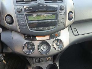 Balts Toyota RAV4 2011 Tauragė, ar dzinēja tilpumu 2.23 L un nobraukumu 230 tūkst. km par 7200 €, foto 20 vietnē AUTOMOTO.COM.LV