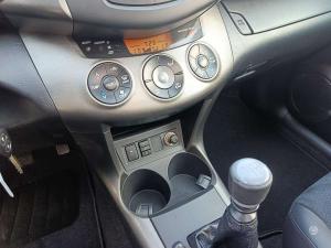 Balts Toyota RAV4 2011 Tauragė, ar dzinēja tilpumu 2.23 L un nobraukumu 230 tūkst. km par 7200 €, foto 21 vietnē AUTOMOTO.COM.LV