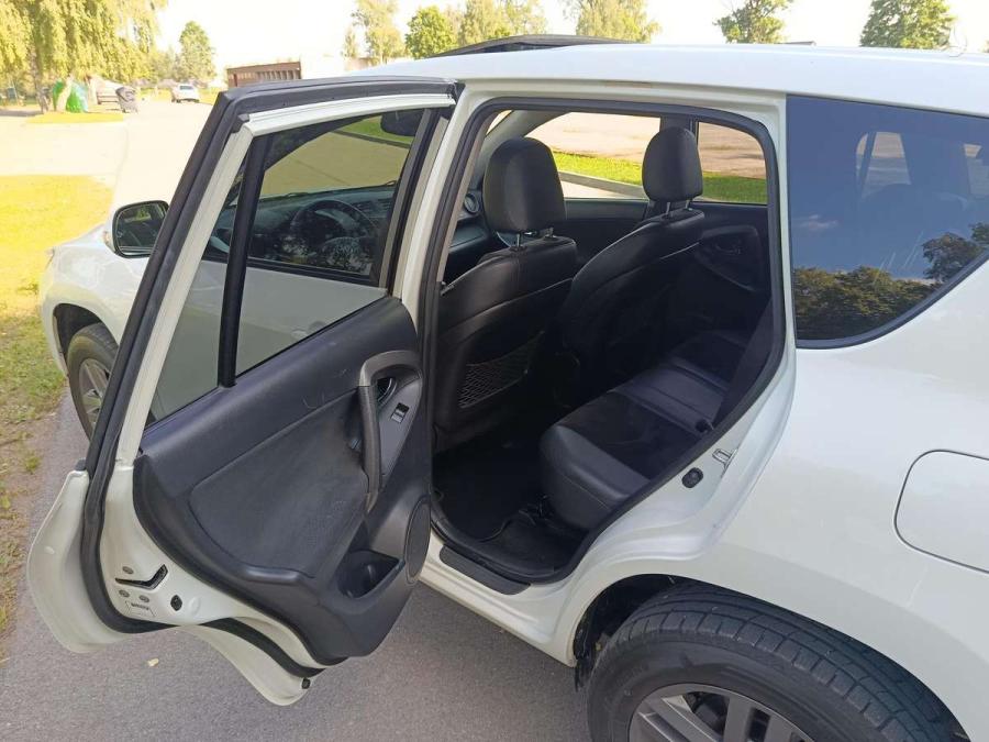 Balts Toyota RAV4 2011 Tauragė, ar dzinēja tilpumu 2.23 L un nobraukumu 230 tūkst. km par 7200 €, foto 25 vietnē AUTOMOTO.COM.LV