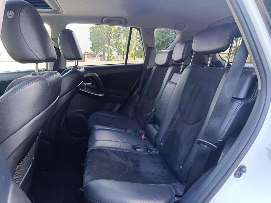Balts Toyota RAV4 2011 Tauragė, ar dzinēja tilpumu 2.23 L un nobraukumu 230 tūkst. km par 7200 €, foto 26 vietnē AUTOMOTO.COM.LV