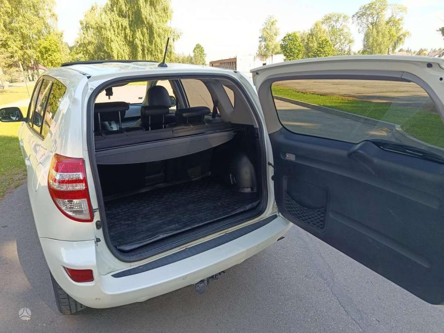 Balts Toyota RAV4 2011 Tauragė, ar dzinēja tilpumu 2.23 L un nobraukumu 230 tūkst. km par 7200 €, foto 27 vietnē AUTOMOTO.COM.LV