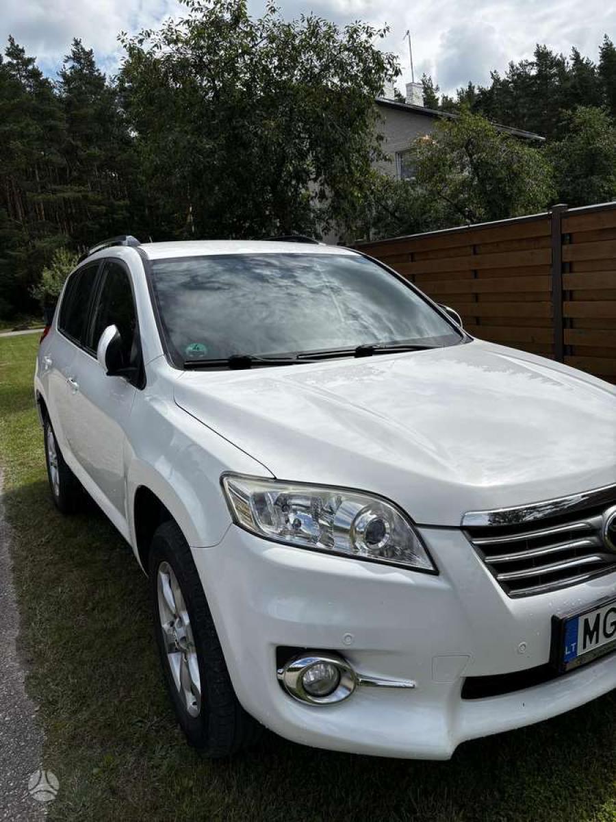 Balts Toyota RAV4 2011 Ukmergė, ar dzinēja tilpumu 2.23 L un nobraukumu 200 tūkst. km par 7350 €, foto 3 vietnē AUTOMOTO.COM.LV