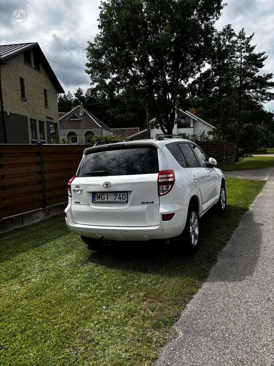Balts Toyota RAV4 2011 Ukmergė, ar dzinēja tilpumu 2.23 L un nobraukumu 200 tūkst. km par 7350 €, foto 4 vietnē AUTOMOTO.COM.LV
