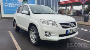 Balts Toyota RAV4 2011 Daugavpils, ar dzinēja tilpumu 2.20 L un nobraukumu 280 tūkst. km par 5000 €, foto  vietnē AUTOMOTO.COM.LV