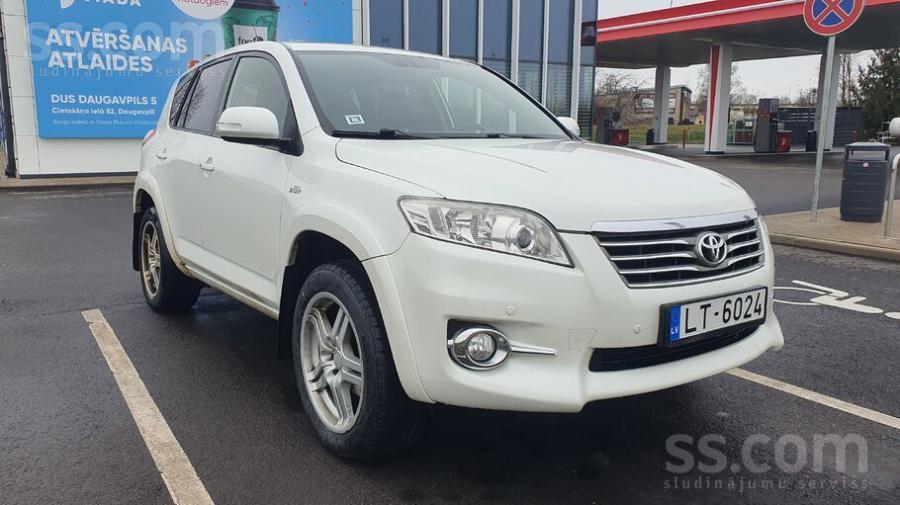 Balts Toyota RAV4 2011 Daugavpils, ar dzinēja tilpumu 2.20 L un nobraukumu 280 tūkst. km par 5000 €, foto 1 vietnē AUTOMOTO.COM.LV