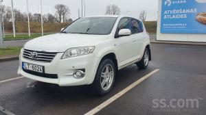 Balts Toyota RAV4 2011 Daugavpils, ar dzinēja tilpumu 2.20 L un nobraukumu 280 tūkst. km par 5000 €, foto 3 vietnē AUTOMOTO.COM.LV