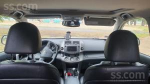 Balts Toyota RAV4 2011 Daugavpils, ar dzinēja tilpumu 2.20 L un nobraukumu 280 tūkst. km par 5000 €, foto 5 vietnē AUTOMOTO.COM.LV