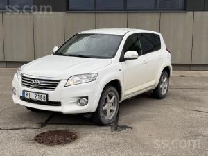 Balts Toyota RAV4 2011 Rīga, ar dzinēja tilpumu 2.20 L un nobraukumu 312 tūkst. km par 3250 €, foto  vietnē AUTOMOTO.COM.LV
