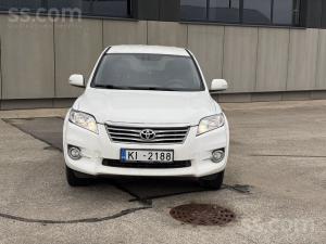 Balts Toyota RAV4 2011 Rīga, ar dzinēja tilpumu 2.20 L un nobraukumu 312 tūkst. km par 3250 €, foto 3 vietnē AUTOMOTO.COM.LV