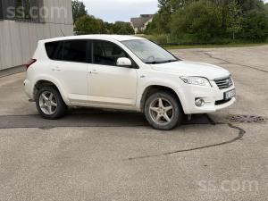 Balts Toyota RAV4 2011 Rīga, ar dzinēja tilpumu 2.20 L un nobraukumu 312 tūkst. km par 3250 €, foto 5 vietnē AUTOMOTO.COM.LV