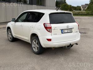 Balts Toyota RAV4 2011 Rīga, ar dzinēja tilpumu 2.20 L un nobraukumu 312 tūkst. km par 3250 €, foto 6 vietnē AUTOMOTO.COM.LV