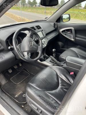 Balts Toyota RAV4 2011 Rīga, ar dzinēja tilpumu 2.20 L un nobraukumu 312 tūkst. km par 3250 €, foto 10 vietnē AUTOMOTO.COM.LV