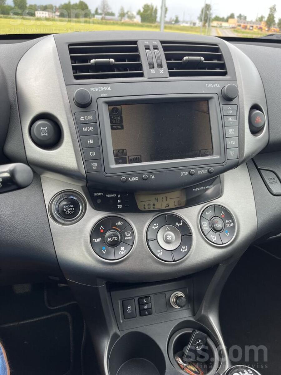 Balts Toyota RAV4 2011 Rīga, ar dzinēja tilpumu 2.20 L un nobraukumu 312 tūkst. km par 3250 €, foto 12 vietnē AUTOMOTO.COM.LV