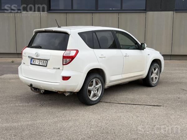 Белый Тойота РАВ 4 2011 в Рига, объемом двигателя 2.20 л и пробегом 312 тыс. км за 3250 €, фото 7 на AUTOMOTO.COM.LV