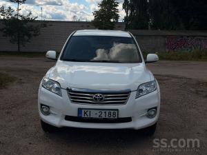 Balts Toyota RAV4 2011 Rīga, ar dzinēja tilpumu 2.20 L un nobraukumu 306 tūkst. km par 4900 €, foto 3 vietnē AUTOMOTO.COM.LV