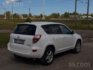Balts Toyota RAV4 2011 Rīga, ar dzinēja tilpumu 2.20 L un nobraukumu 306 tūkst. km par 4900 €, foto 9 vietnē AUTOMOTO.COM.LV
