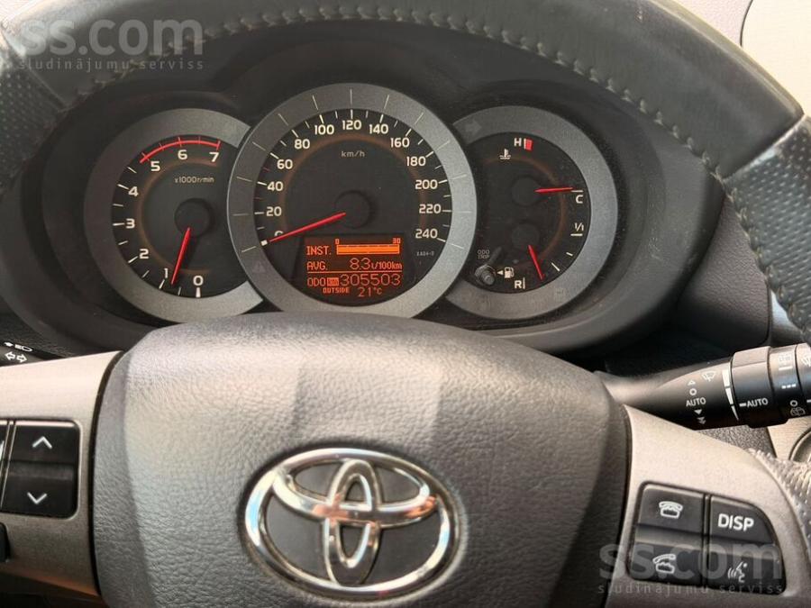Balts Toyota RAV4 2011 Rīga, ar dzinēja tilpumu 2.20 L un nobraukumu 306 tūkst. km par 4900 €, foto 12 vietnē AUTOMOTO.COM.LV
