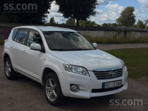 Balts Toyota RAV4 2011 Rīga, ar dzinēja tilpumu 2.20 L un nobraukumu 306 tūkst. km par 4900 €, foto  vietnē AUTOMOTO.COM.LV