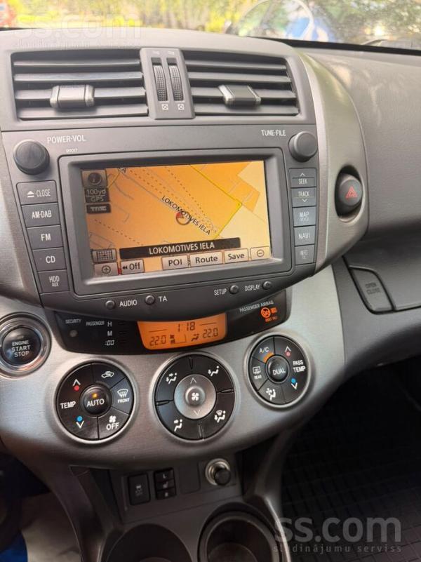 White Toyota RAV4 2011 in Riga, with an engine capacity of 2.20 L and mileage of 306 thousand km for 4900 €, photo 9 on AUTOMOTO.COM.LV