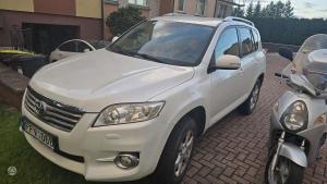 Balts Toyota RAV4 2011 Mažeikiai, ar dzinēja tilpumu 1.99 L un nobraukumu 130 tūkst. km par 8000 €, foto  vietnē AUTOMOTO.COM.LV