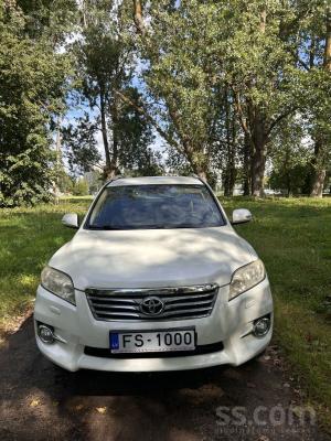 White Toyota RAV4 2011 in Riga, with an engine capacity of 2.00 L and mileage of 190 thousand km for 7900 €, photo 10 on AUTOMOTO.COM.LV