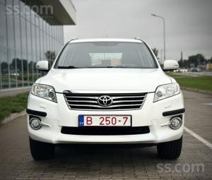 White Toyota RAV4 2011 in Rezekne, with an engine capacity of 2.20 L and mileage of 211 thousand km for 6990 €, photo  on AUTOMOTO.COM.LV