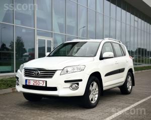 White Toyota RAV4 2011 in Rezekne, with an engine capacity of 2.20 L and mileage of 211 thousand km for 6990 €, photo 3 on AUTOMOTO.COM.LV