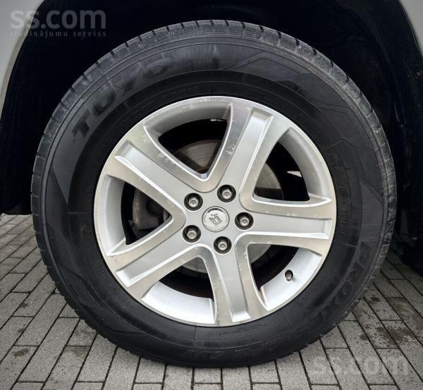 White Toyota RAV4 2011 in Rezekne, with an engine capacity of 2.20 L and mileage of 211 thousand km for 6990 €, photo 9 on AUTOMOTO.COM.LV