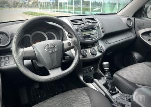 White Toyota RAV4 2011 in Rezekne, with an engine capacity of 2.20 L and mileage of 211 thousand km for 6990 €, photo 11 on AUTOMOTO.COM.LV