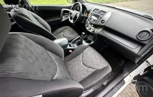 White Toyota RAV4 2011 in Rezekne, with an engine capacity of 2.20 L and mileage of 211 thousand km for 6990 €, photo 14 on AUTOMOTO.COM.LV