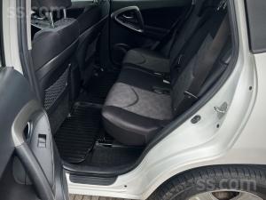 White Toyota RAV4 2011 in Rezekne, with an engine capacity of 2.20 L and mileage of 211 thousand km for 6990 €, photo 16 on AUTOMOTO.COM.LV