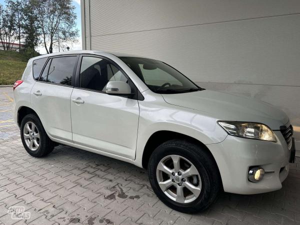 Balts Toyota RAV4 2011 Viļņa, ar dzinēja tilpumu 2.20 L un nobraukumu 206 tūkst. km par 6950 €, foto 11 vietnē AUTOMOTO.COM.LV