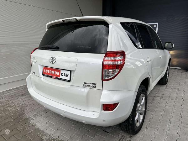 White Toyota RAV4 2011 in Vilnius, with an engine capacity of 2.23 L and mileage of 206 thousand km for 6950 €, photo 8 on AUTOMOTO.COM.LV