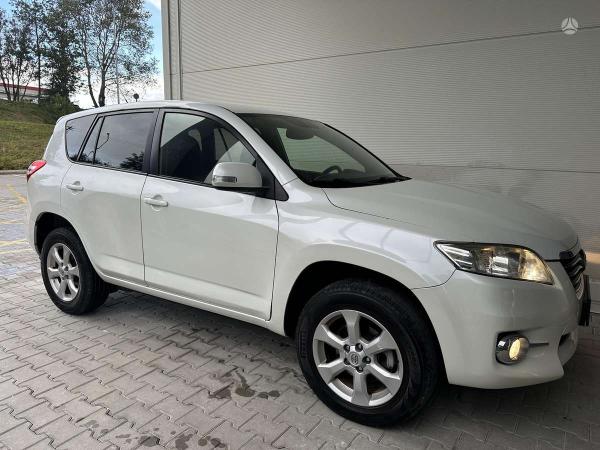 White Toyota RAV4 2011 in Vilnius, with an engine capacity of 2.23 L and mileage of 206 thousand km for 6950 €, photo 11 on AUTOMOTO.COM.LV