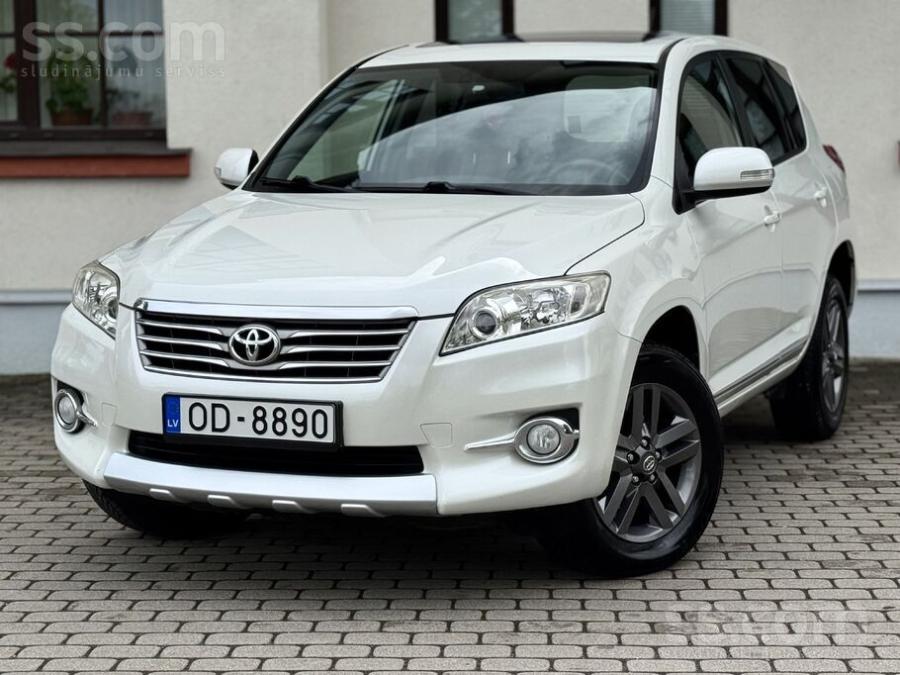 Balts Toyota RAV4 2012 Jelgava, ar dzinēja tilpumu 2.20 L un nobraukumu 190 tūkst. km par 3000 €, foto 1 vietnē AUTOMOTO.COM.LV