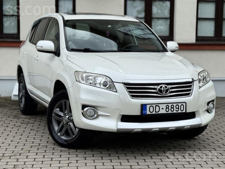 Balts Toyota RAV4 2012 Jelgava, ar dzinēja tilpumu 2.20 L un nobraukumu 190 tūkst. km par 3000 €, foto 2 vietnē AUTOMOTO.COM.LV
