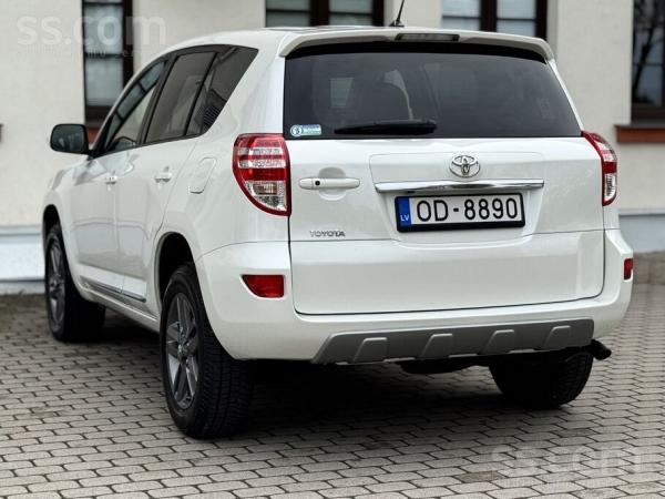 Balts Toyota RAV4 2012 Jelgava, ar dzinēja tilpumu 2.20 L un nobraukumu 190 tūkst. km par 3000 €, foto 4 vietnē AUTOMOTO.COM.LV
