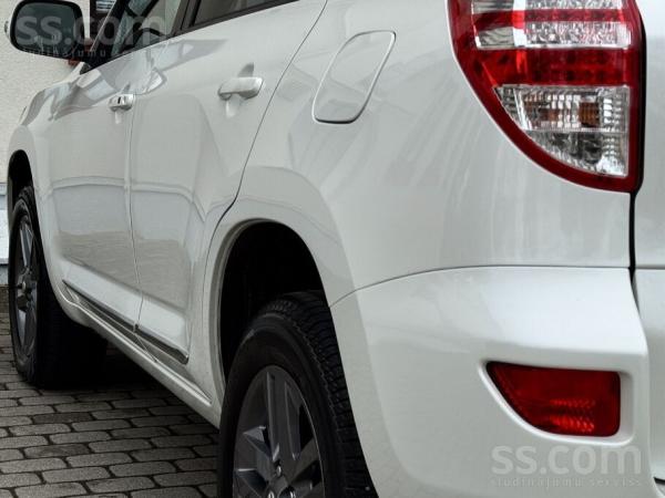Balts Toyota RAV4 2012 Jelgava, ar dzinēja tilpumu 2.20 L un nobraukumu 190 tūkst. km par 3000 €, foto 9 vietnē AUTOMOTO.COM.LV