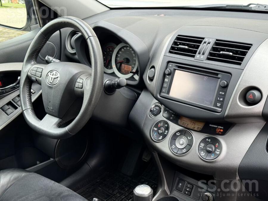 Balts Toyota RAV4 2012 Jelgava, ar dzinēja tilpumu 2.20 L un nobraukumu 190 tūkst. km par 3000 €, foto 28 vietnē AUTOMOTO.COM.LV