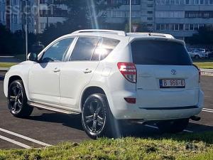White Toyota RAV4 2012 in Cesis, with an engine capacity of 2.20 L and mileage of 200 thousand km for 7950 €, photo 7 on AUTOMOTO.COM.LV