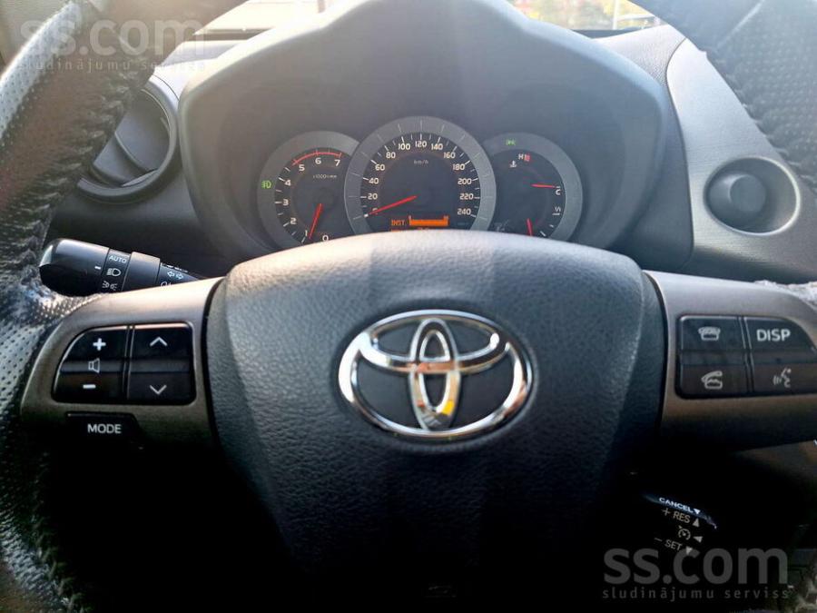 White Toyota RAV4 2012 in Cesis, with an engine capacity of 2.20 L and mileage of 200 thousand km for 7950 €, photo 16 on AUTOMOTO.COM.LV