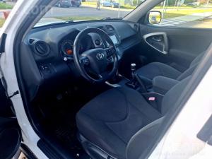 White Toyota RAV4 2012 in Cesis, with an engine capacity of 2.20 L and mileage of 200 thousand km for 7950 €, photo 17 on AUTOMOTO.COM.LV