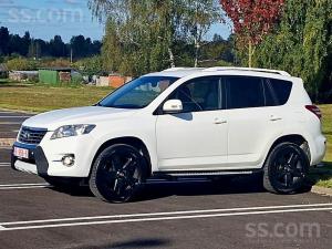 White Toyota RAV4 2012 in Cesis, with an engine capacity of 2.20 L and mileage of 200 thousand km for 7950 €, photo 23 on AUTOMOTO.COM.LV